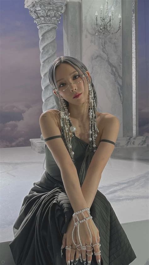 Taeyeon Invu Era Insta Crop Wallpaper