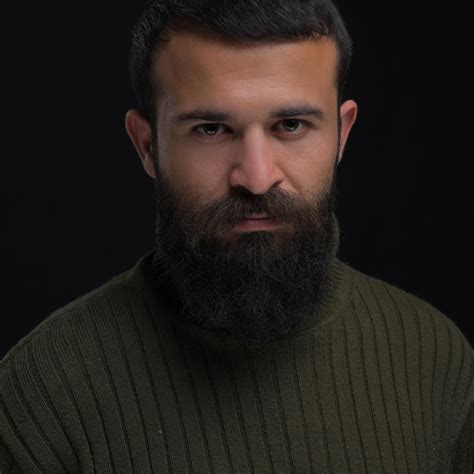 دووکاندارێک باسی هێلکەی باڵندەی هەوێردە دەکات و دەڵێت ئەو هێلەکەیە لە قورئانی پیرۆزدا هاتووە و