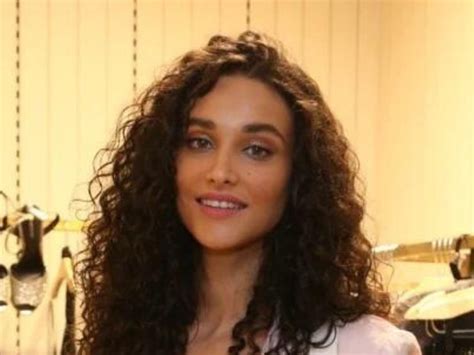 Débora Nascimento Avalia Fase Solteira “Ótima Cheia De Colágeno