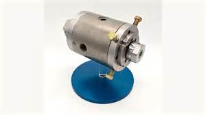 Extrusion Crosshead Combines Concentricity Adjustment Fastener Free