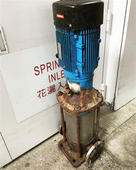 更換大廈地下上水廁水泵工作🚽💦 型號：aspp Pump Emvk 水泵 水缸 壓力缸 遜成水泵工程（香港） Facebook