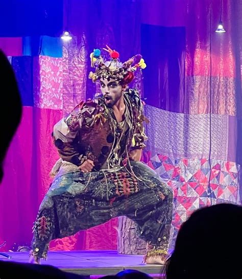 Notícias Rodrigo Simas Sobre Falar De Bissexualidade Alívio Prazer E Orgulho De Quem Eu Sou