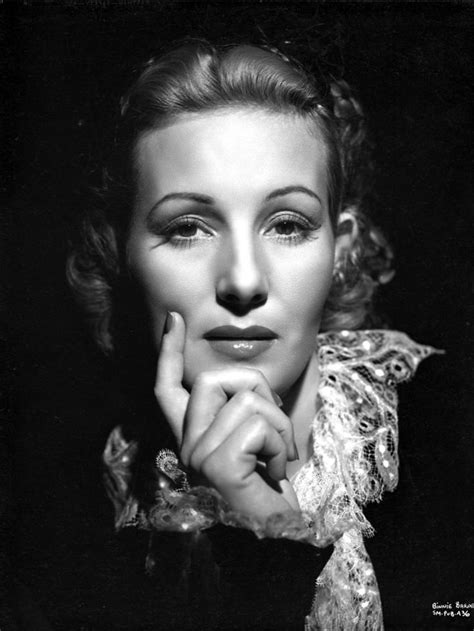 Binnie Barnes Face Photo Photo Printing Lace Collar