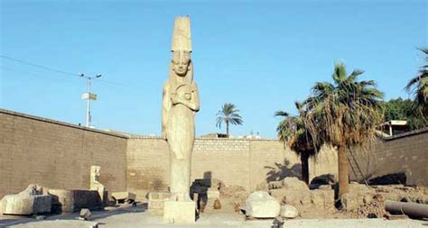 وقف العمل فى موقف أخميم بعد العثور على آثار الأهرام اليومي