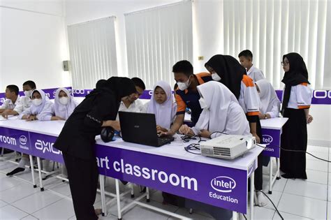 Sosialisasi Dan Penyelarasan Kurikulum Axioo Untuk Kelas Industri Tkj