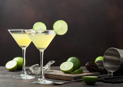 27 Healthy Cocktail Garnishes To Make Your Next Drink A Stand Out