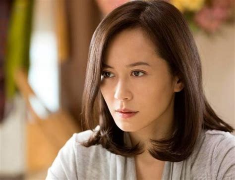 年近50的俞飛鴻雪中漫步，網友：你不說我還以為她才25歲！ 每日頭條