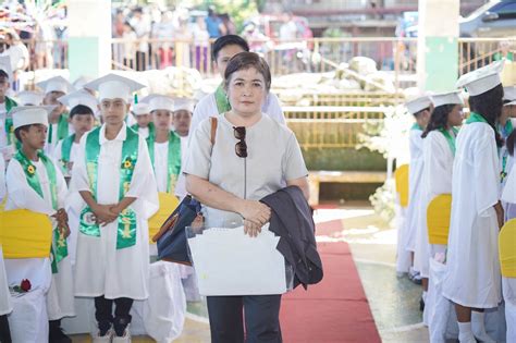 Gerwin Mendiola Gerwin Mendiola Graduation Portraits