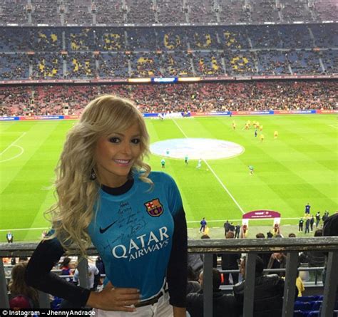 “ring Girl” Nóng Bỏng Theo Sát Neymar