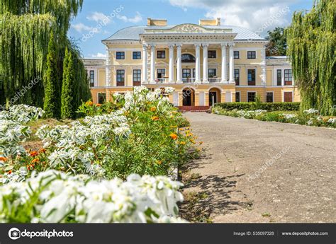 Beautiful Mansion Style Early Classicism Stock Editorial Photo © Aallm 535097328