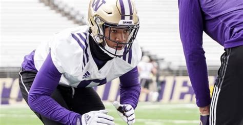 Husky Roster Review Thaddeus Dixon Acts Like He Belongs Sports Illustrated Washington Huskies
