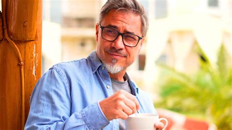 11 Things Highly Intelligent People Quietly Avoid That Average Minds Chase Yourtango