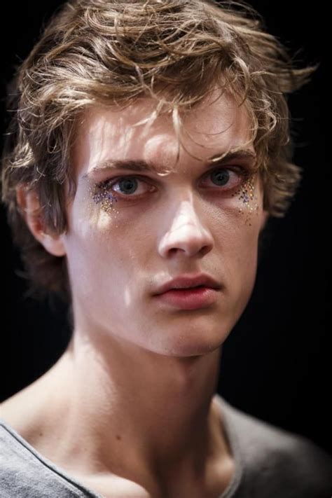 Models Cried Glitter Tears At Yesterdays Burberry Show Greek God