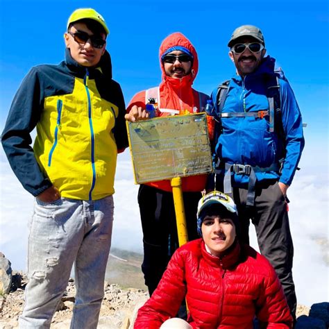 ‎mohammad Reza Gholami محمدرضا غلامی 🧗‎ ‎دنیا پر از آدم‌هایی‌ست که همدیگر را گم کرده‌اند