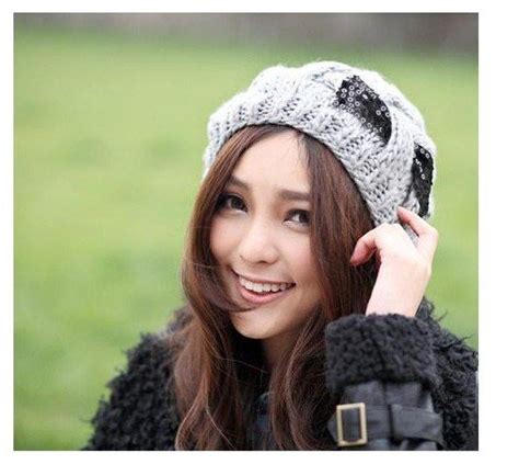 Cute Girls With Caps Display Pics Awesome Dp