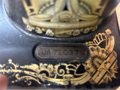 Identification Singer