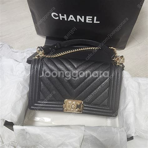 샤넬 보이백 미듐 블랙 캐비어 금장 쉐브론 A67086 중고나라 카페에서 운영하는 공식 사이트