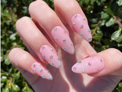 Rhinestone Nails è Il Momento Di Provare Le Unghie Con Gli Strass Grazia