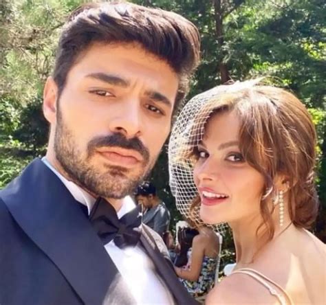 Sinem Ünsal Ile Halit Özgür Sarı Sevgili Mi Dizi Aşkı Gerçek Oldu Haberler