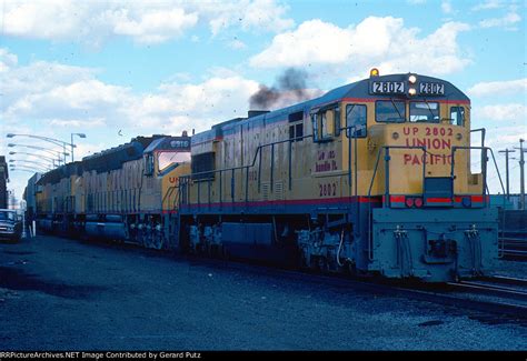 Wb Up Train Led By U28c 2802