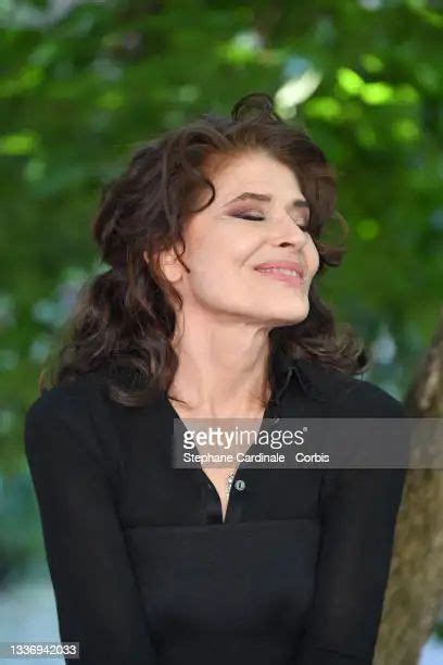 Https Media Gettyimages Com Id Fr Photo Fanny Ardant Attends Les Jeunes Amants
