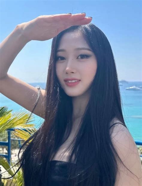 【韓娛熱議】aespa成員giselle性感出席坎城影展惹熱議！網震驚：原來身材這樣豐滿？！