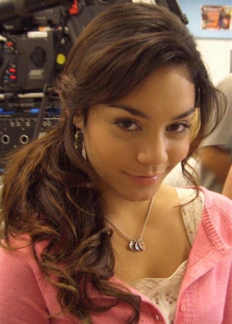 Pin By Victoria Rodríguez On Sobrenatural Vanessa Hudgens Style