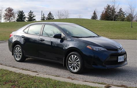 Car Review 2018 Toyota Corolla Driving