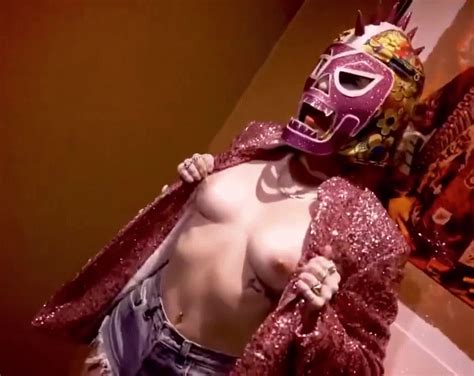 Miley Cyrus Titty Flash Of The Day