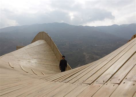 The Warp Viewing Platform Doubles As A Chinese Market