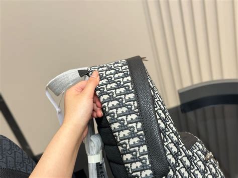 תיק גב של דיור