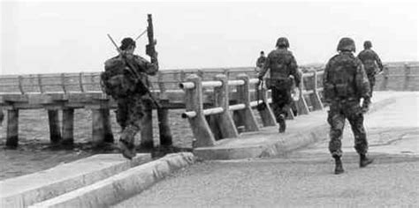 East Timor 26 September 1999 Nzsas Escort A Us Military Traffic