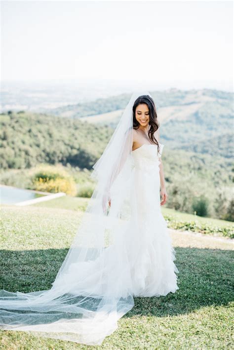 Vera Wang Fawn Cut 69954 Second Hand Wedding Dress Save 63 Stillwhite