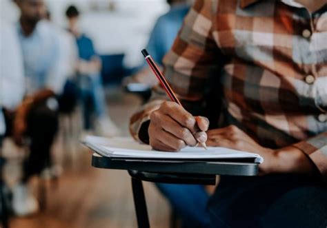 Sex Education Série Ajuda A Abordar Educação Sexual Na Escola