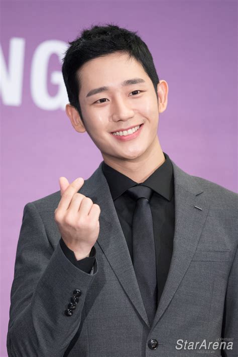 Jung Hae In All Smiles At His Open Press Conference In Hong Kong Stararena 스타아레나