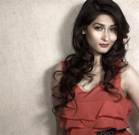 Aliya Zia Hot Images Softlounge
