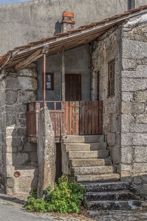 Vista Di Vecchia E Casa Rustica Con La Scala Esterna Nellentrata Immagine Stock Immagine Di
