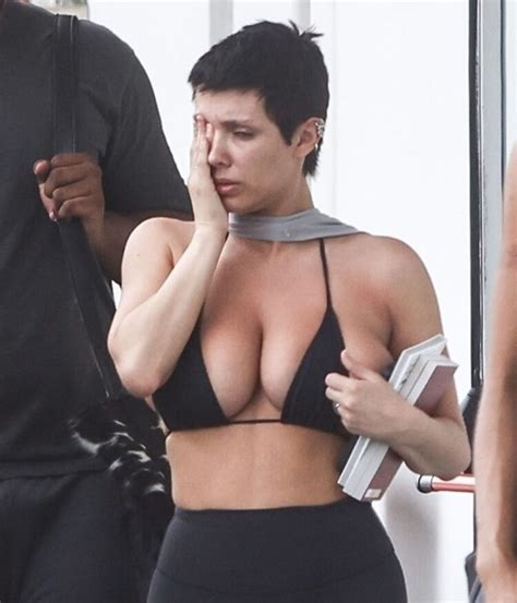 10 Hot Sexy Bianca Censori Bikini Pics
