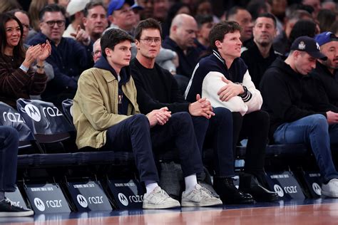Users Say Tom Brady And Bridget Moynahans Son Jack 17 Looks Nothing Like His Dad As He