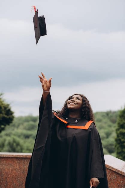 Portrait Dune étudiante Africaine Le Jour De La Remise Des Diplômes