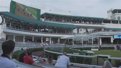 Churchill Downs Spring Meet Opens With Much Fanfare
