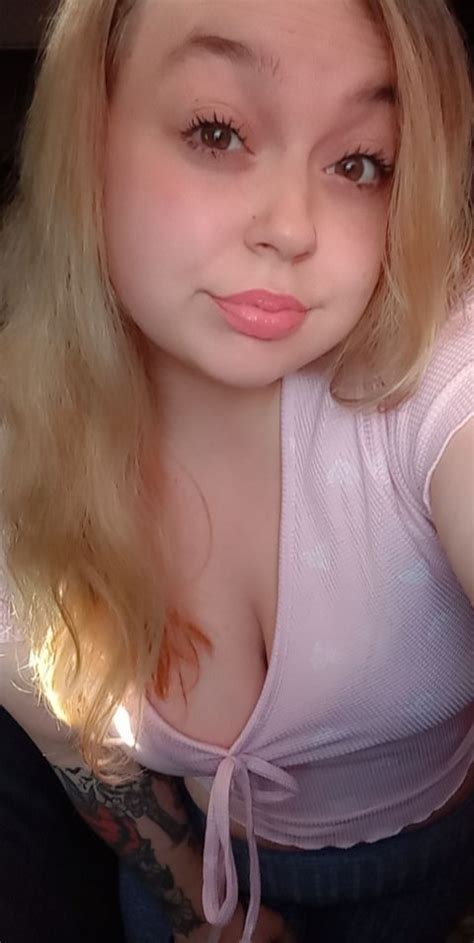 Random Selfie While Im Stuck At Workkkkkk 💕🥳 R Selfie