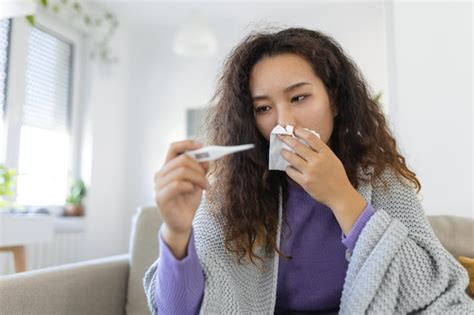 Premium Photo Asian Woman Is Having Flu And She Is Using Thermometer