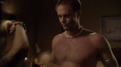 Garret Dillahunt Shirtless On Raising Hope S1e14 Shirtless Men At Groopii