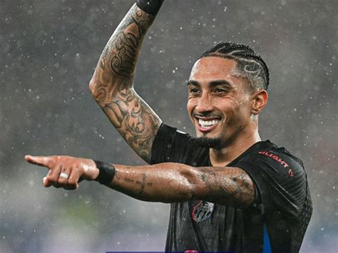 Raphinha Bongkar Kunci Kemenangan Dramatis Barcelona Di Kandang Benfica