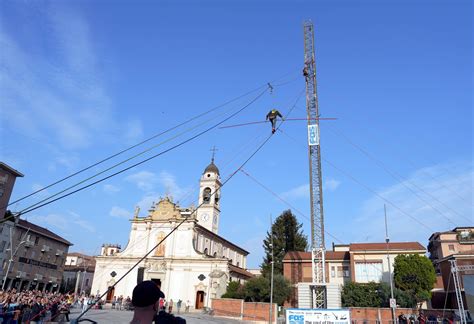 Andrea Loreni Funambolo A Cinisello Balsamo Radio Deejay