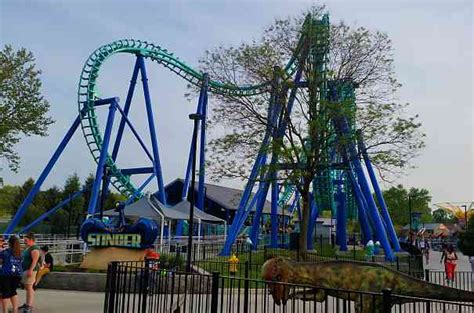 Stinger Roller Coaster At Dorney Park Parkz Theme Parks