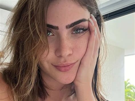 Jade Picon Abusa Do Decote Em Evento E Choca Web