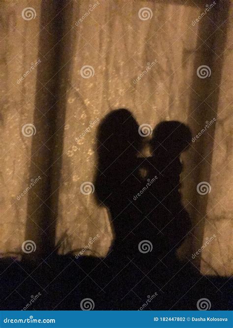 Schatten Der Mutter Und Kind Stockfoto Bild Von Schätzchen Mutter