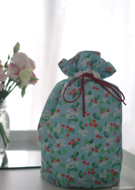 Drawstring Bag Pouch Tutorial ~ Free